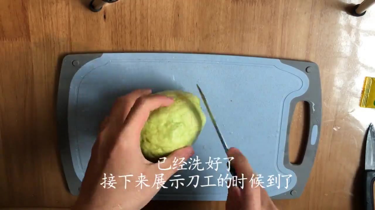 试吃一种北方人几乎没见过的水果,吃过之后他颠覆了我对南方水果的...