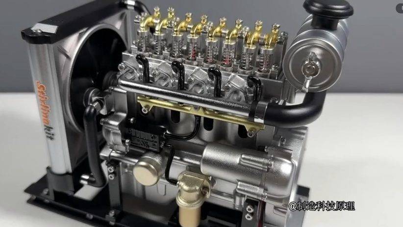 组装迷你 4 缸发动机模型