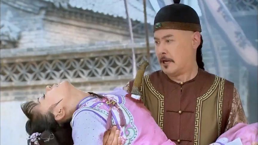 新还珠格格:皇上宫外当众抱起紫薇,儿臣们看着都惊呆了