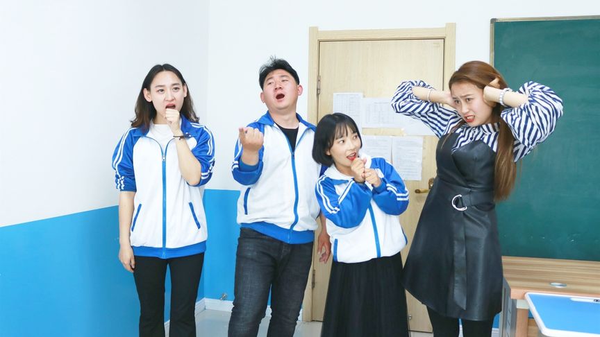 化学考试比赛唱歌,学生一首化学版生僻字,把元素周期表背了出来