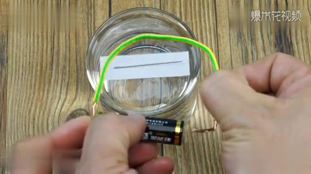 电流的方向与小磁针的方向关系