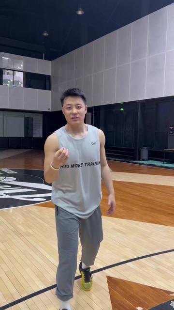 学会转髋这几个细节,可以用到更多变招里!过人技巧篮球教学训练师甲甲