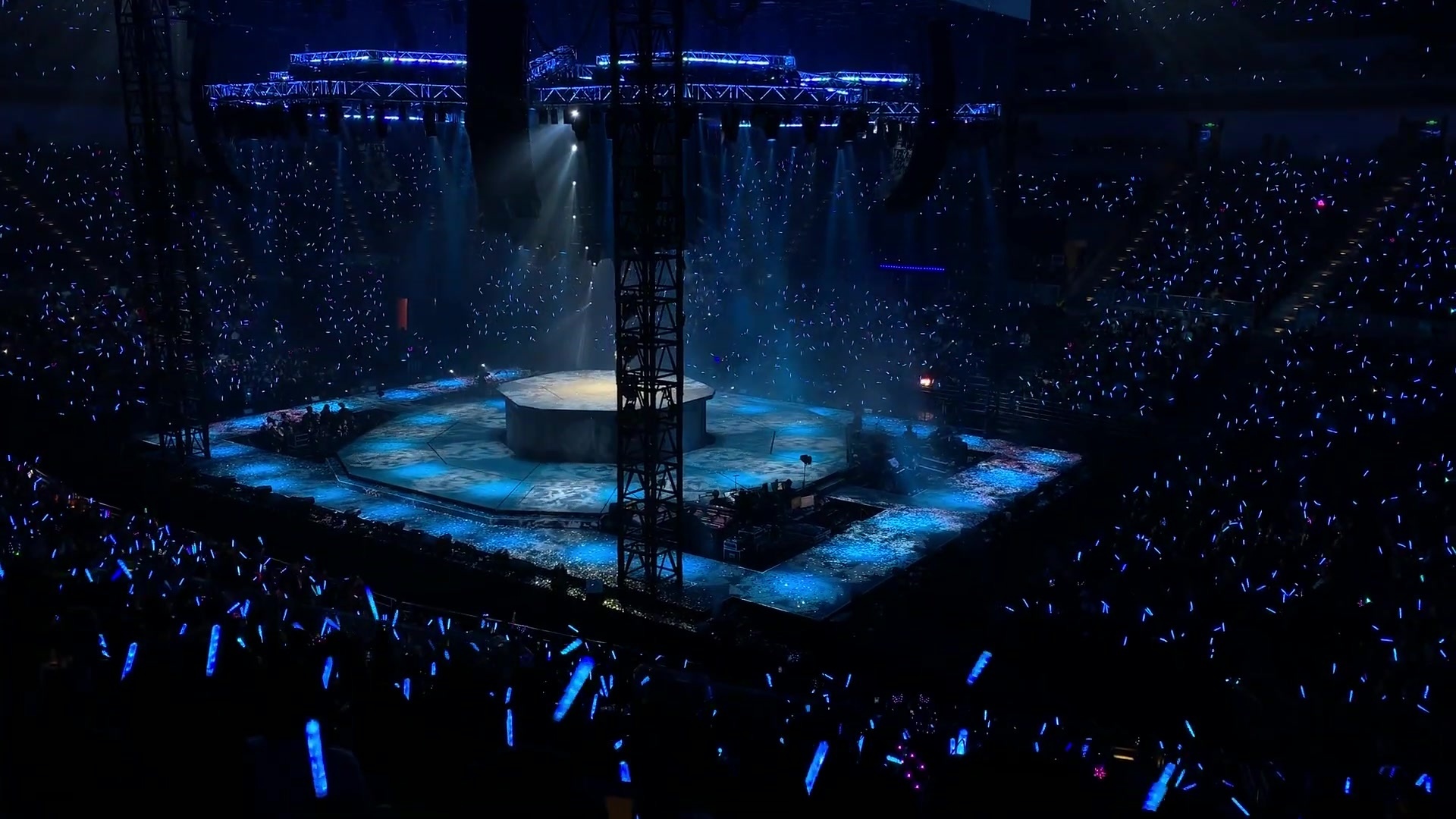 张学友经典演唱会《吻别》