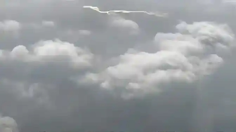 盘点网友拍下无法解释的场面,牛都能天上飞,需要大神科普一下#无法...