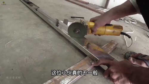 不知道大家看过这种制作铝合金大门的操作方法吗果然高手在民间