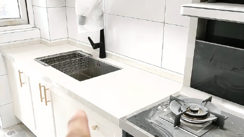 别再踩坑!这5个厨房设计看似高级实则害人不浅,谁装谁后悔