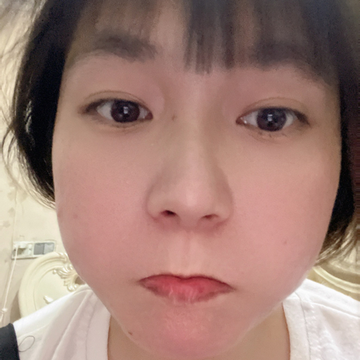 一点点脸红偷看你 