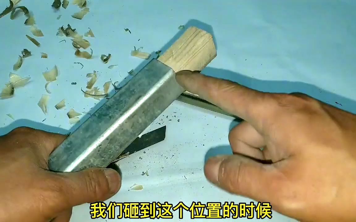 方管和圆管怎么接一起?没有专用接头,没电焊,教你一招轻松搞定
