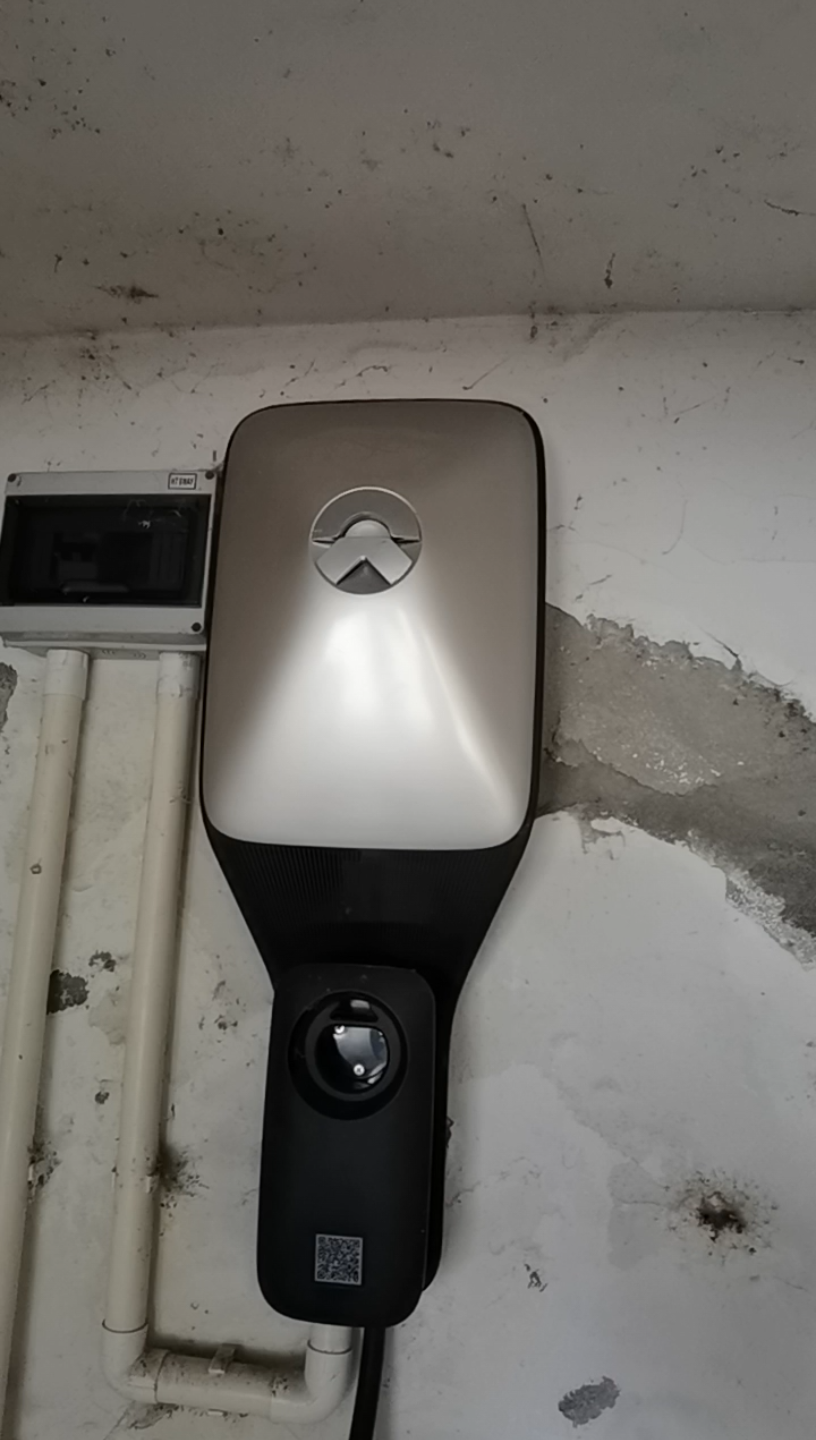 用蔚来充电桩给比亚迪汉EV充电