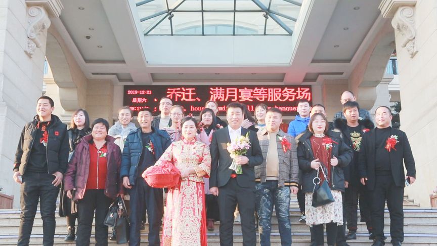 东北婚礼中你知道叫门风俗吗?红包中的一万零一元是什么意思呢?