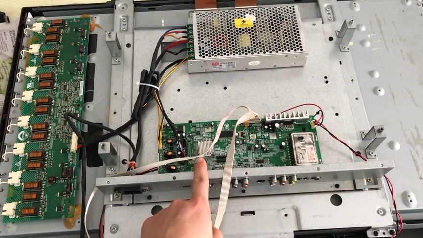 修复32寸LCD液晶电视开机屏幕亮一下就黑屏的故障,维修经验分享