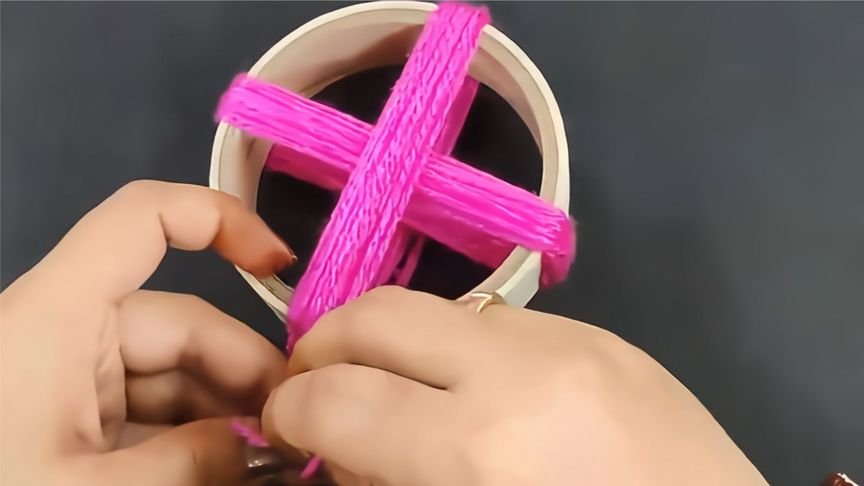 DIY毛线花,一团毛线简单几步,就能编织一朵漂亮的花朵啦!