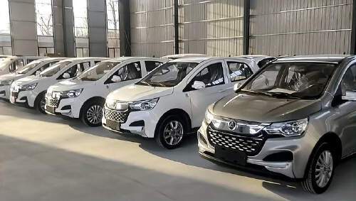 油电两用!鸿日电动四轮车,爸妈代步买菜接娃神器,安全舒适又省钱