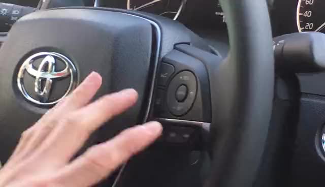 #不走寻常路*# 凯美瑞的抬头显示屏,科技感满满啊,对我们开车也可以...