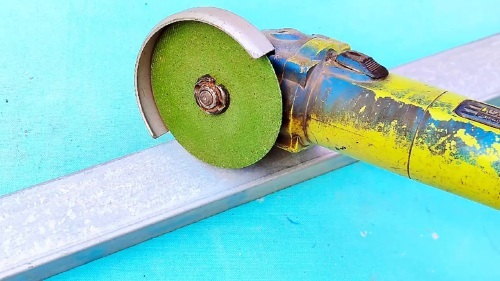 角磨机反手用?小心出大事!老电工告诉你真相