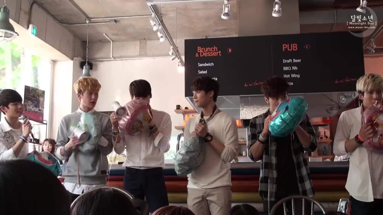 ASTRO吸氢气模仿小黄人