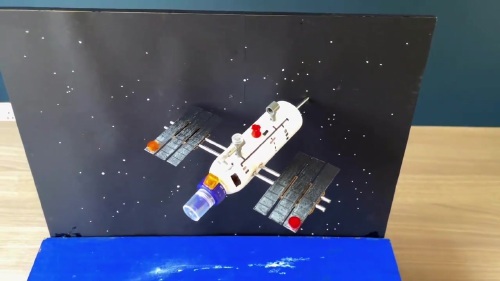 独特的宇宙飞船模型