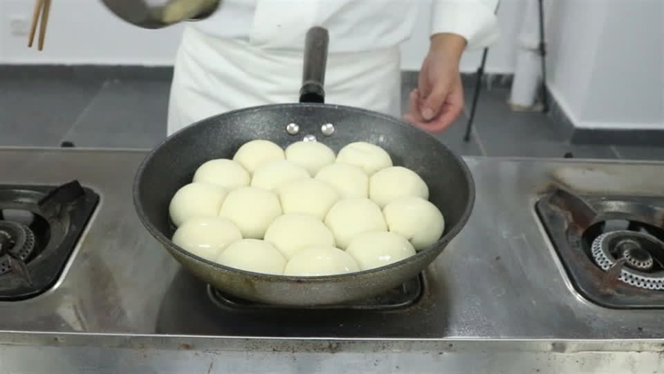 厨师长讲解水煎包的做法,不用发面现做现吃,都是干货