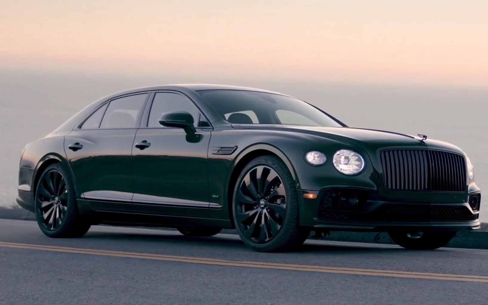 2022 宾利飞驰混动版Hybrid - 内外饰及官方驾驶视频