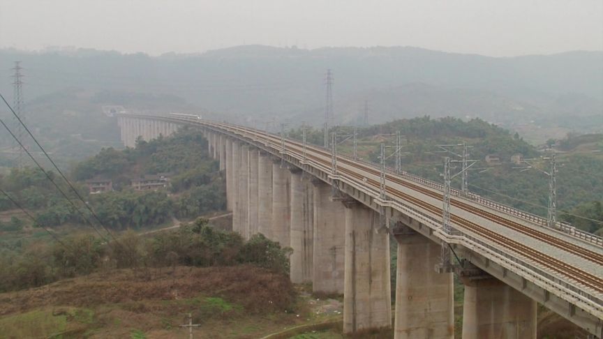 2015年2月 和谐号CRH1型动车组运行沪蓉线