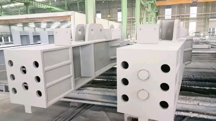 钢构件防腐喷涂,底漆中间漆面漆分步喷涂,每一步喷涂均要彻底干燥后...