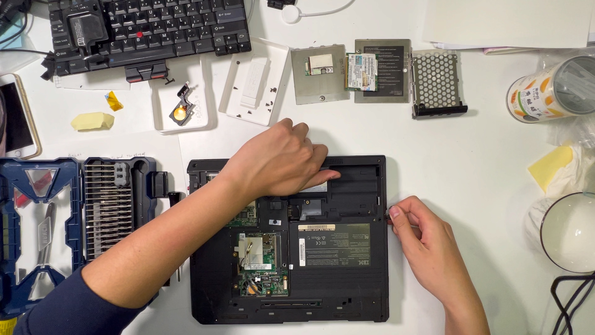 [1080P60] 拆解一台ThinkPad T30的完整过程