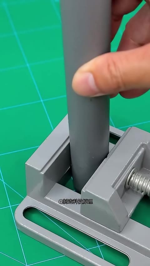 如何使用 PVC 管制作门锁