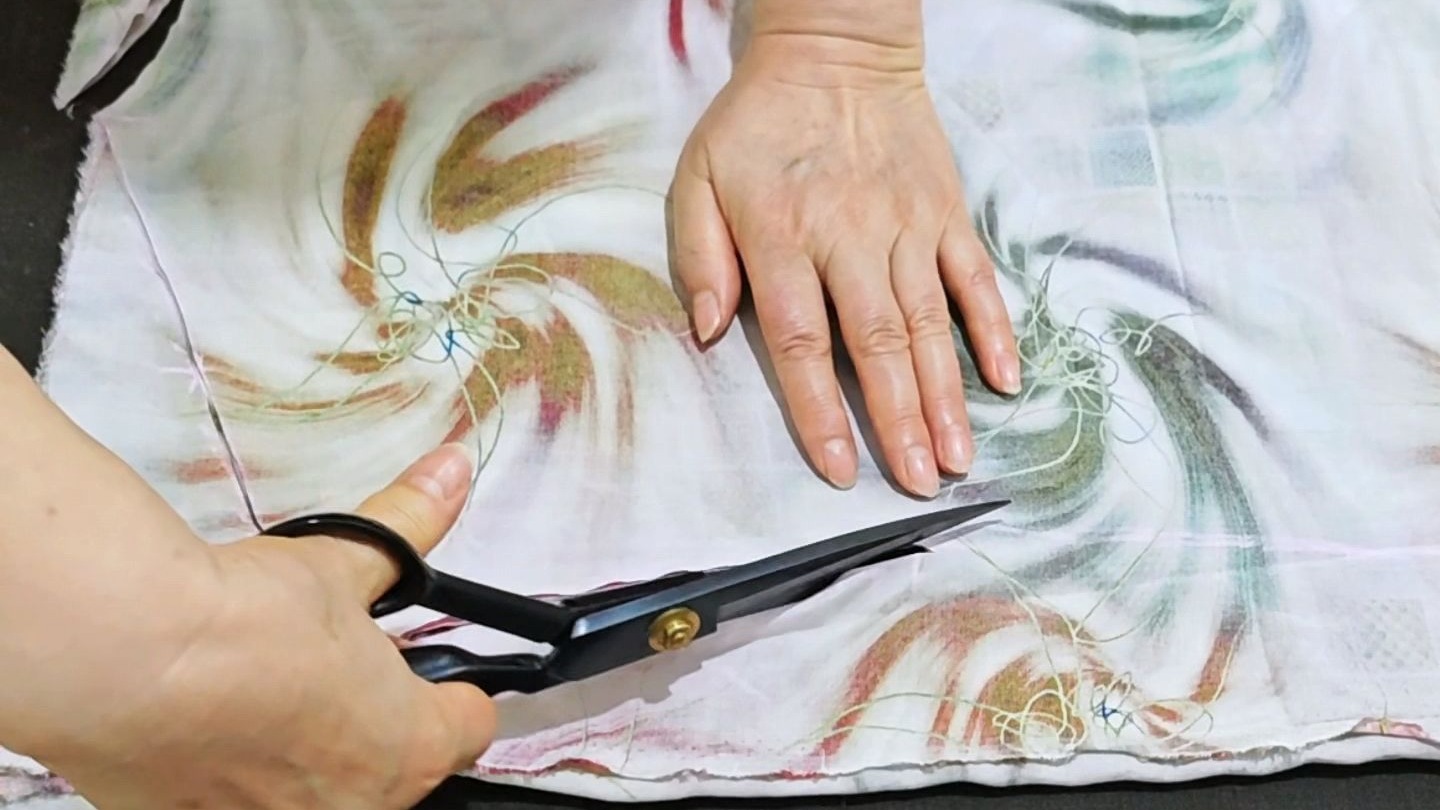 漂亮小衫不用买!用5元钱小布头简单一裁做一件,百搭漂亮又凉快