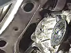 汽车底盘维修之四更换离合器分离轴承及座、压盘及片1