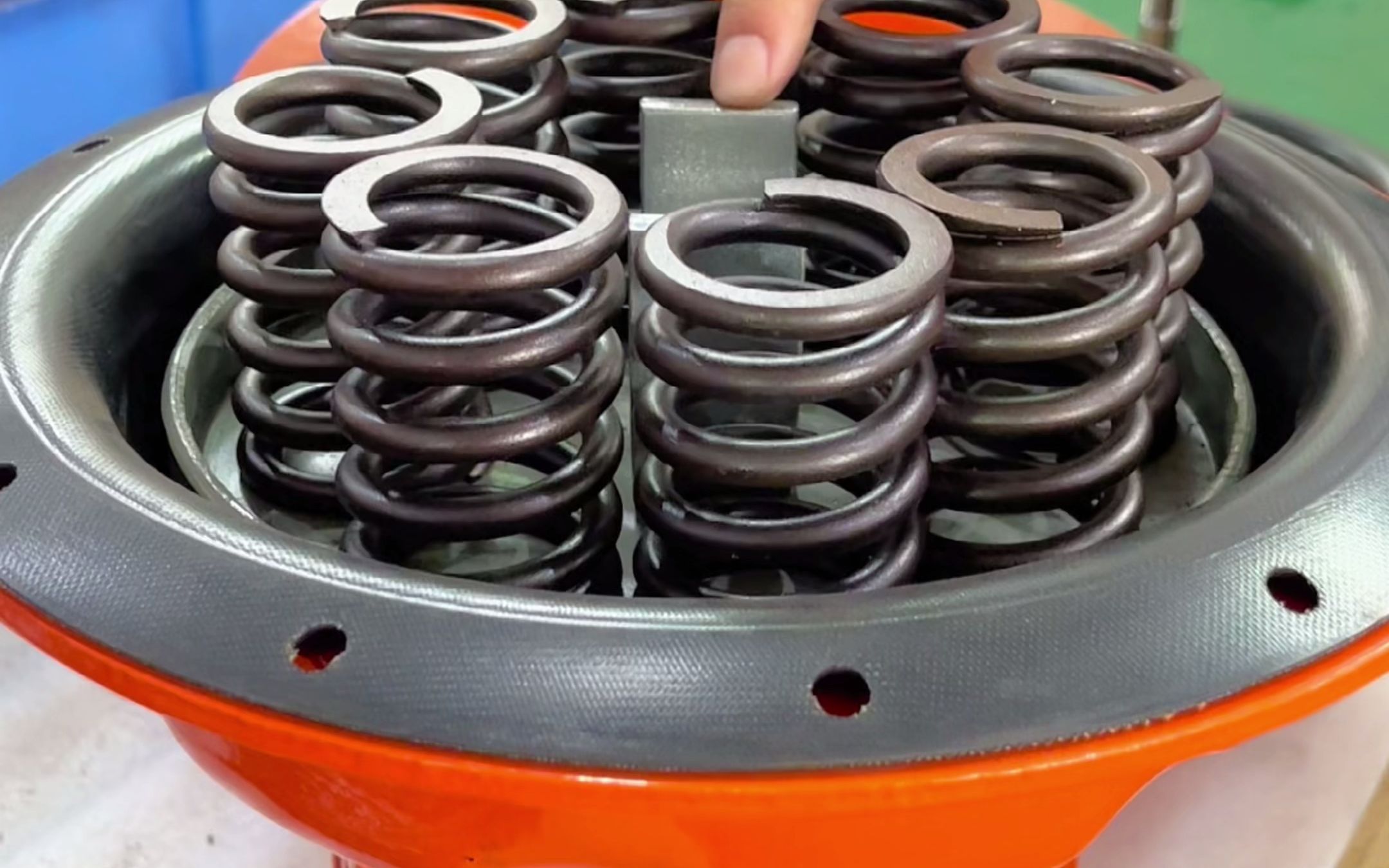 气动调节阀执行器薄膜头设计