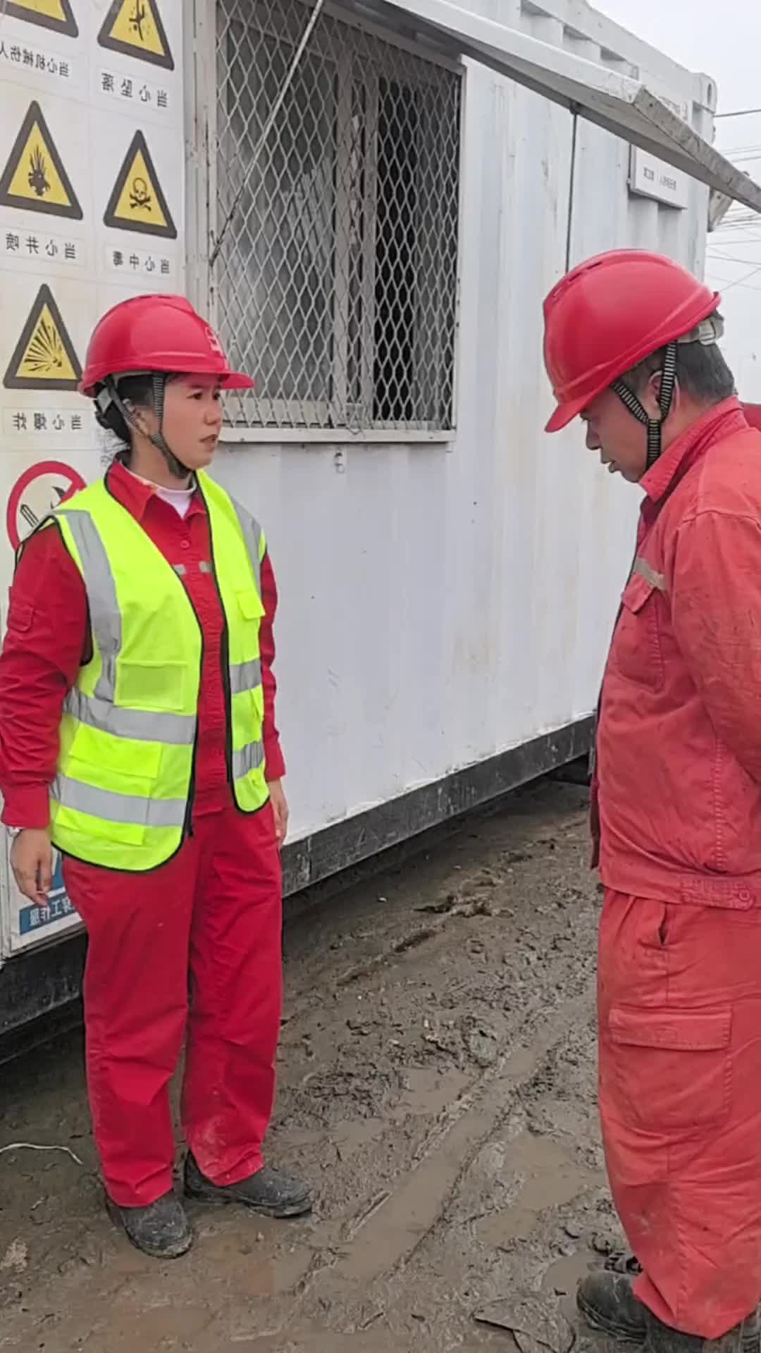 安全工作一定要严格遵守操作规程和施工步骤,不要匆匆忙忙着急干活,...