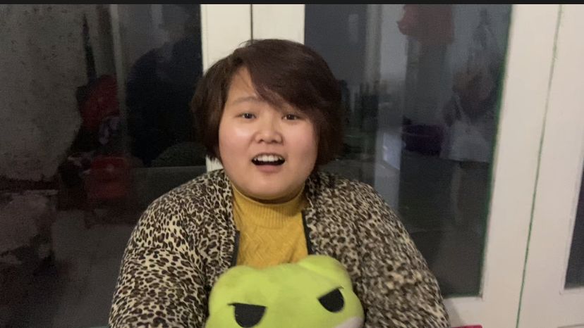 男人上厕所拿着手机怎么了?我家这位不让拿着手机,挡着门不让去