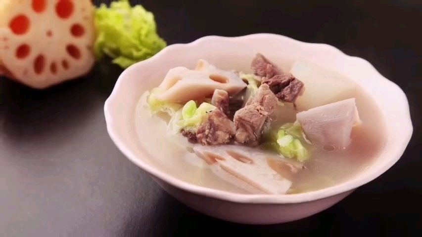 增高助长食谱-莲藕萝卜排骨汤