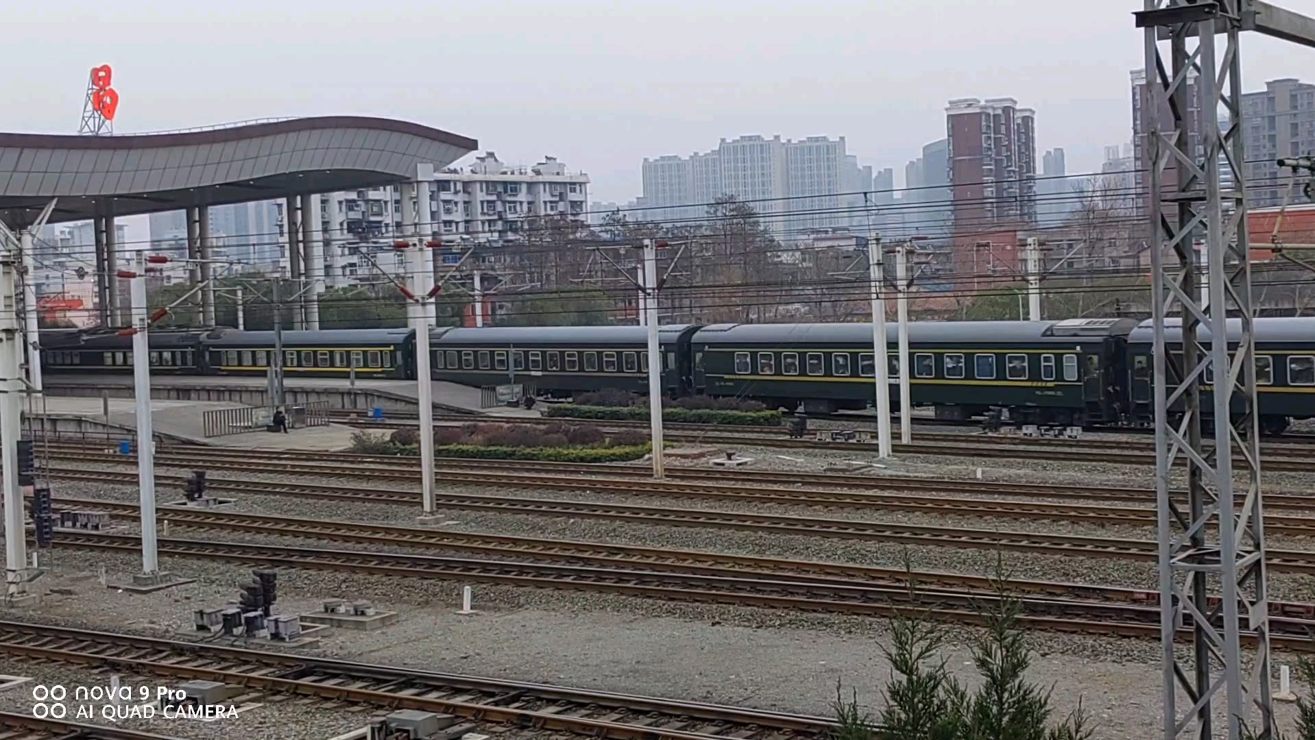 拍车241:武昌站,实拍从成都东开往杭州的K531次列车出站