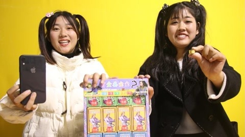 668元的斗罗大陆盲盒,不仅拆出了金戒指,竟然还有苹果手机