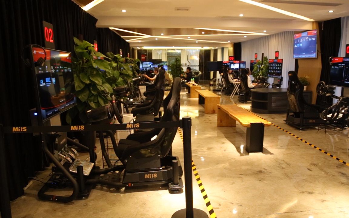 原来是这样:体验赛车模拟器,从键盘手到赛车手不是梦