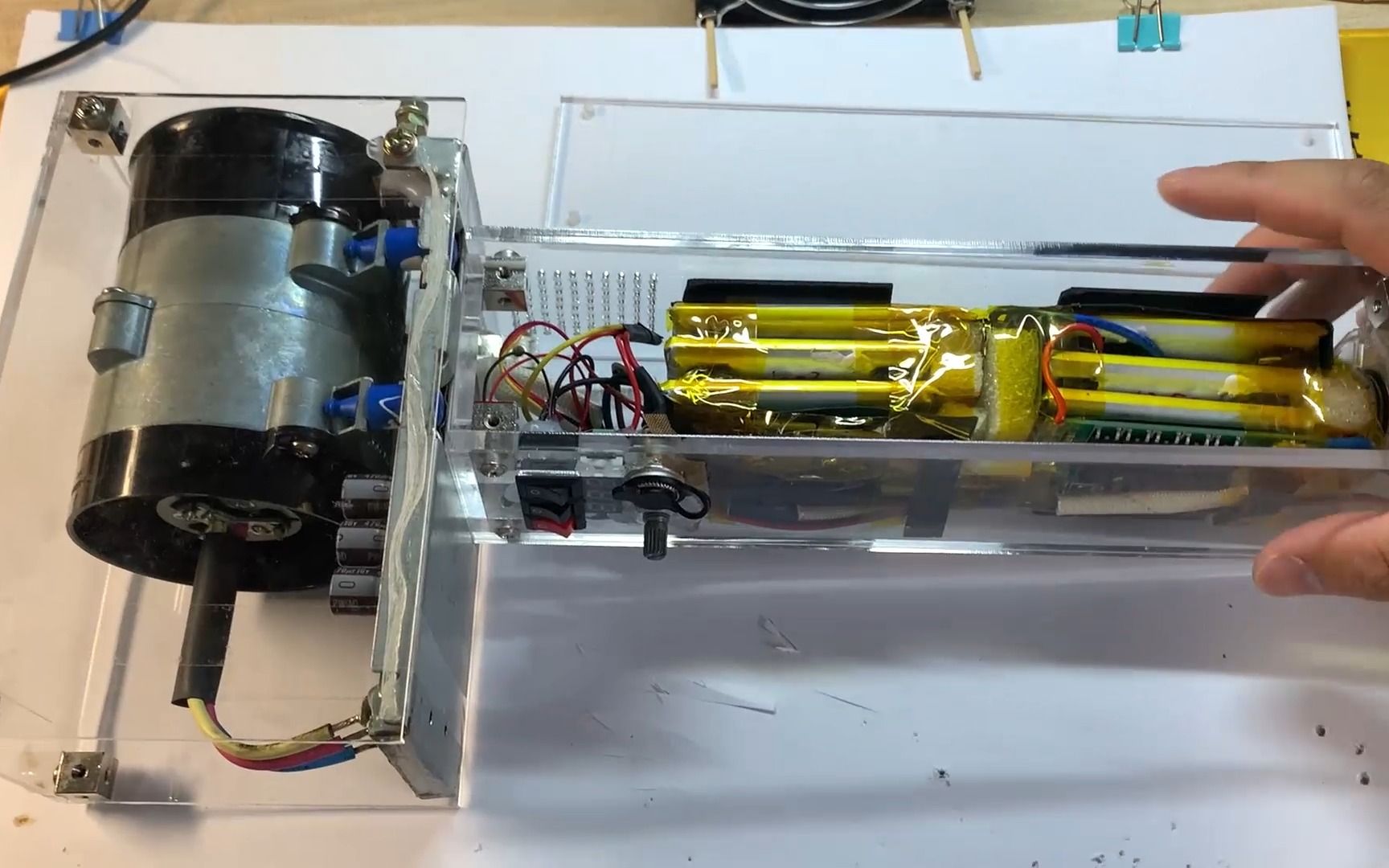 高速风扇,夏天解暑必备。