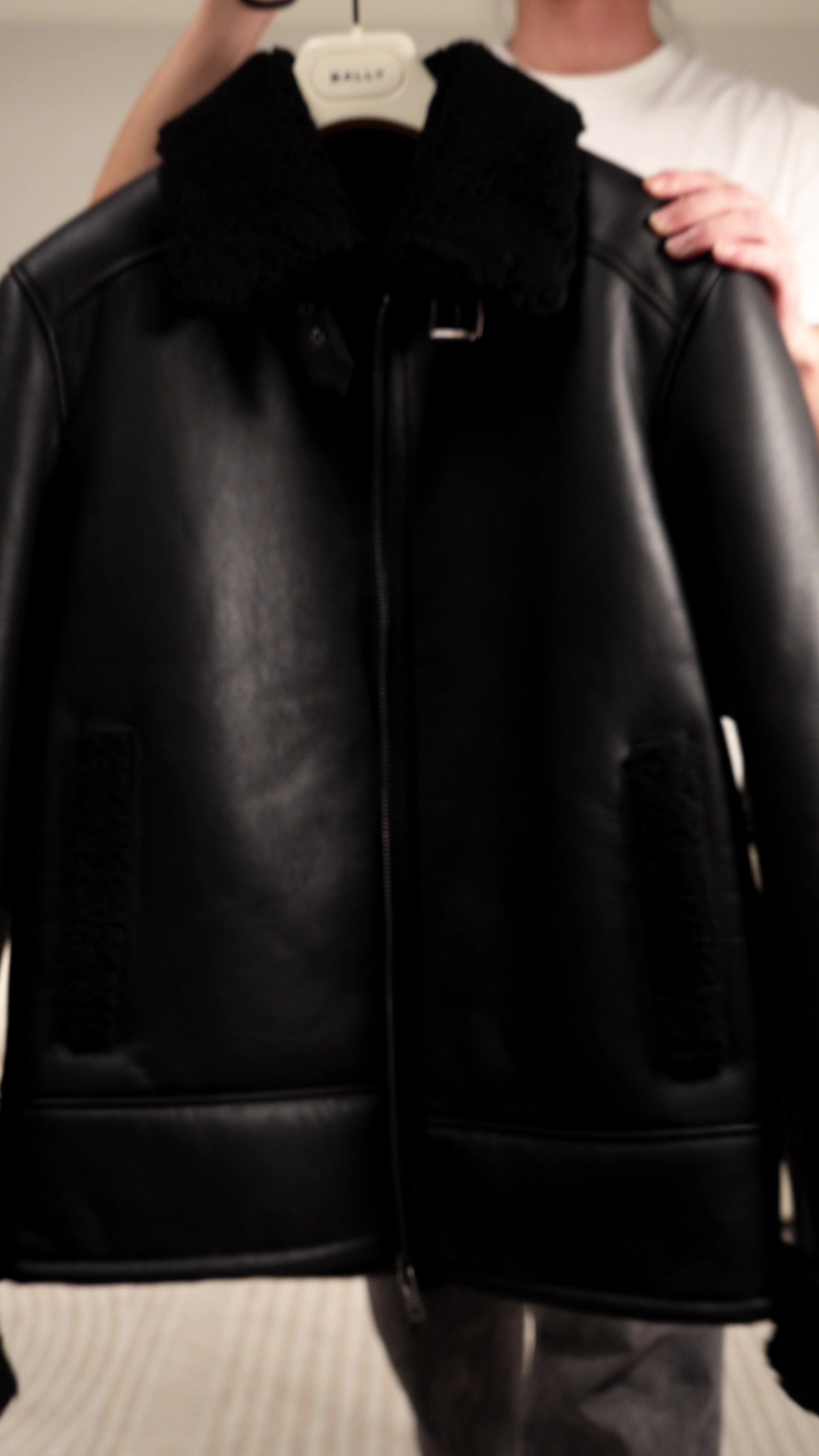 "重磅上新" BALLY AW25 羔羊皮加绒皮衣款到货 #BALLY#皮衣#皮衣...