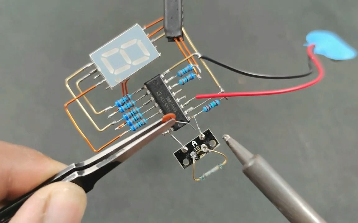 DIY具有7段数码管显示的的4个简单电子电路