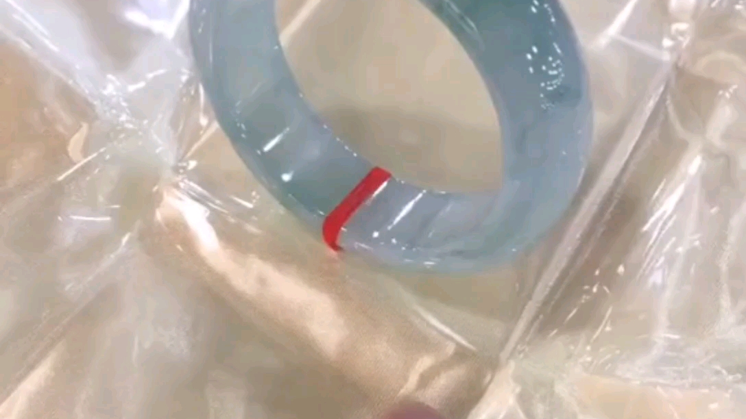 翡翠手镯的功效与作用,厚装轮胎镯,上手大气显富贵