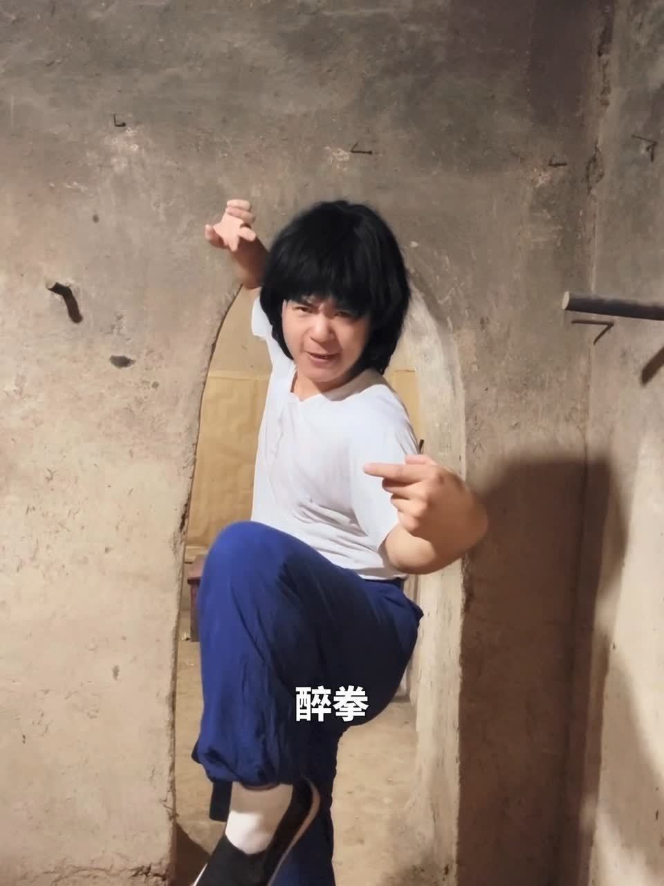 农村小伙的电影梦#模仿成龙 #农村搞笑段子 #梦想的力量