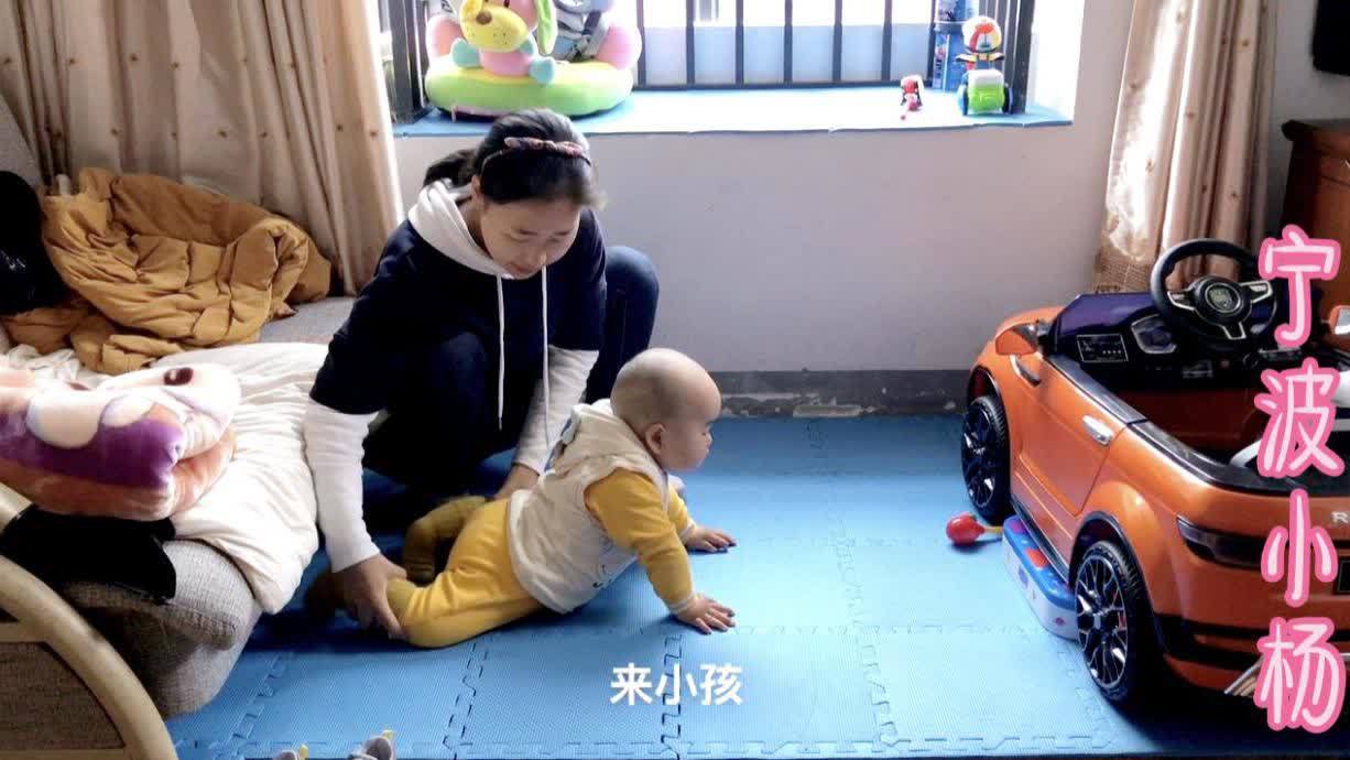 宝宝十一个月还不会爬,宝妈制定了练习计划,练起来,学爬第一天