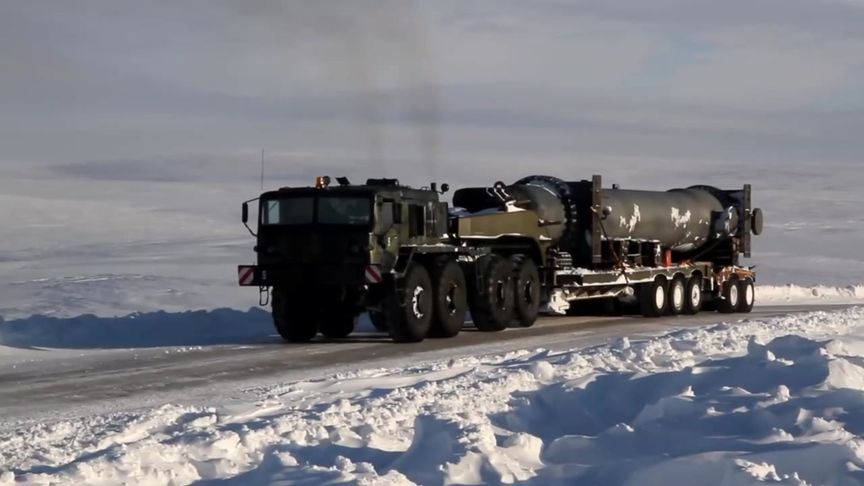 重达73吨的换热器运输,这道路一遍车辆真走不了,长眼界了