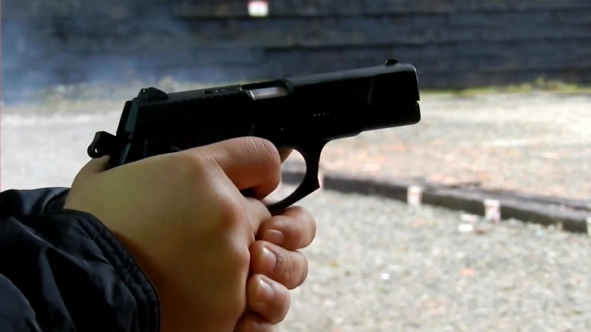 带你见识一下国产最辣鸡的手枪QSz92型