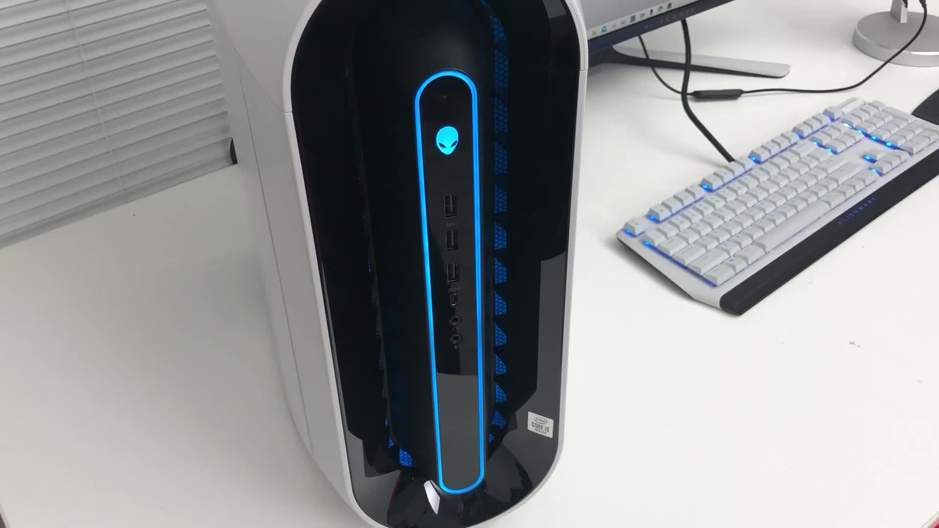 外星人AURORA R11游戏主机灯光效果演示