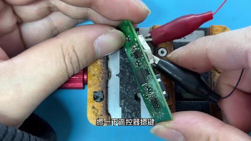 保时捷汽车钥匙被洗衣机洗坏了维修,车钥匙进水泡水了还能修好吗