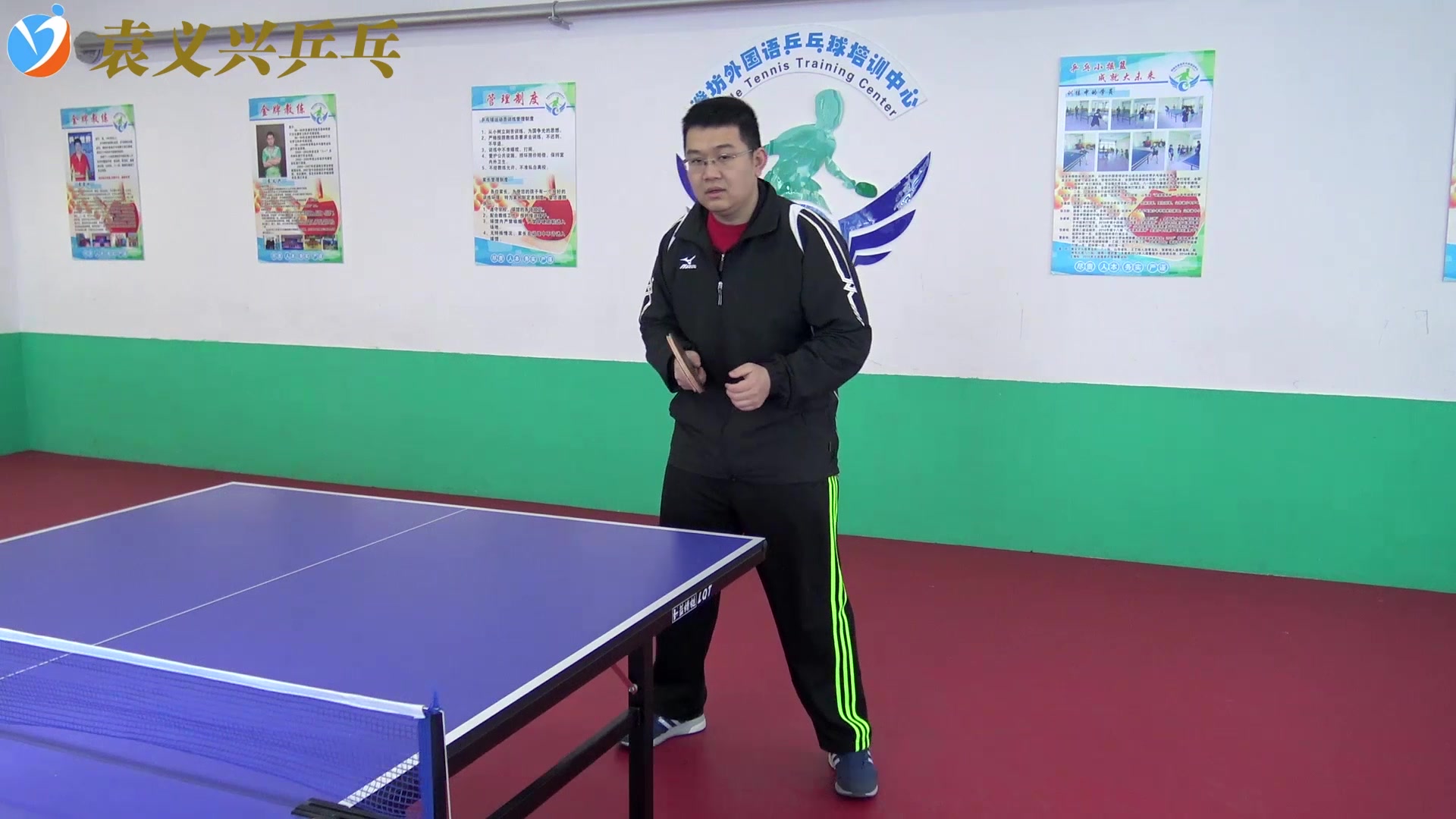 乒乓球反手拨球的动作要领是什么?