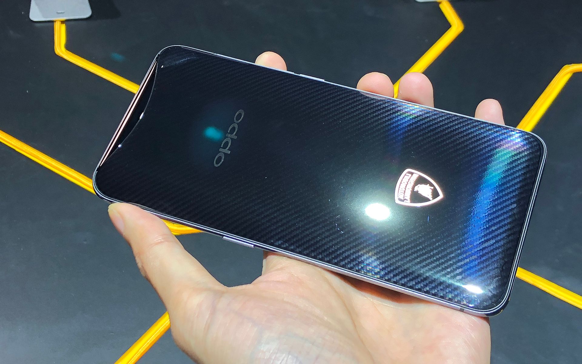 OPPO Find X兰博基尼版上手体验:科技和艺术的完美交融