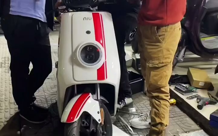 小牛NQI电动车!加装120安宁德时代大单体锂电池