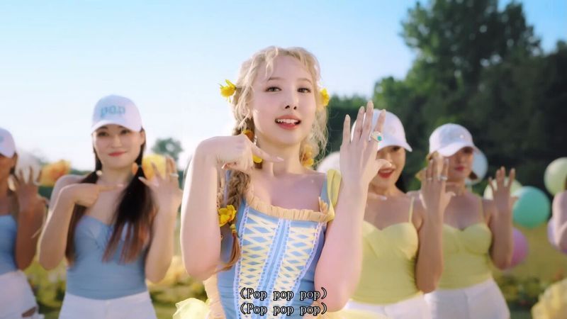 你的眼神在动摇!TWICE林娜琏《POP!》舞蹈版MV中韩双字